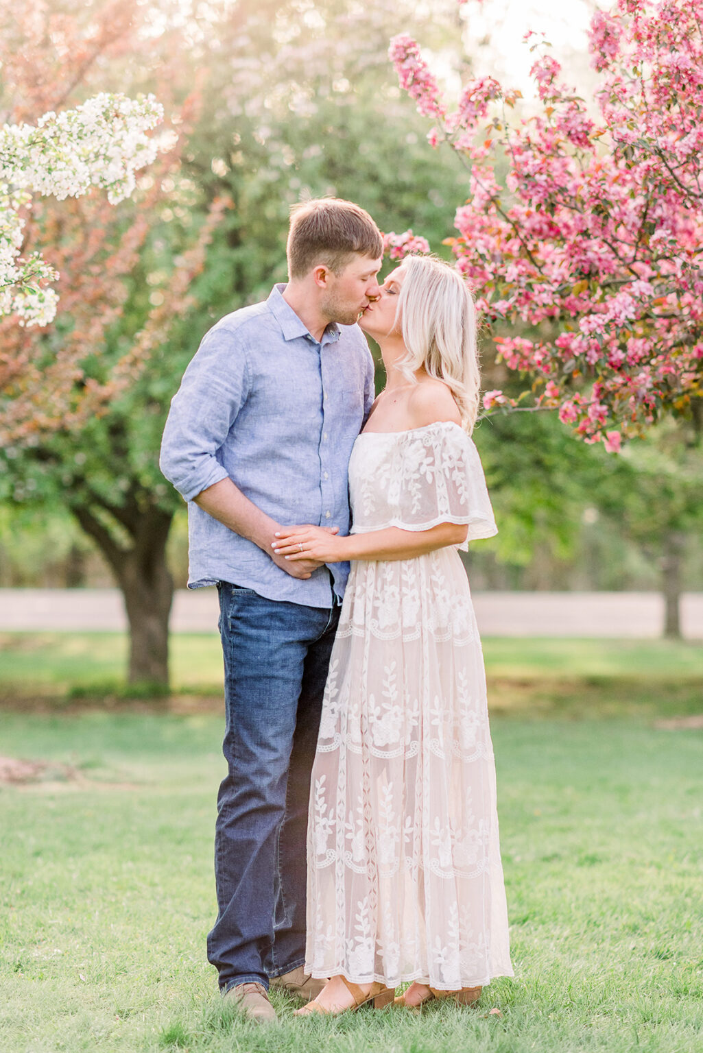 Jessica & Quintin – UW-Arboretum Spring Engagement Session – Larissa ...