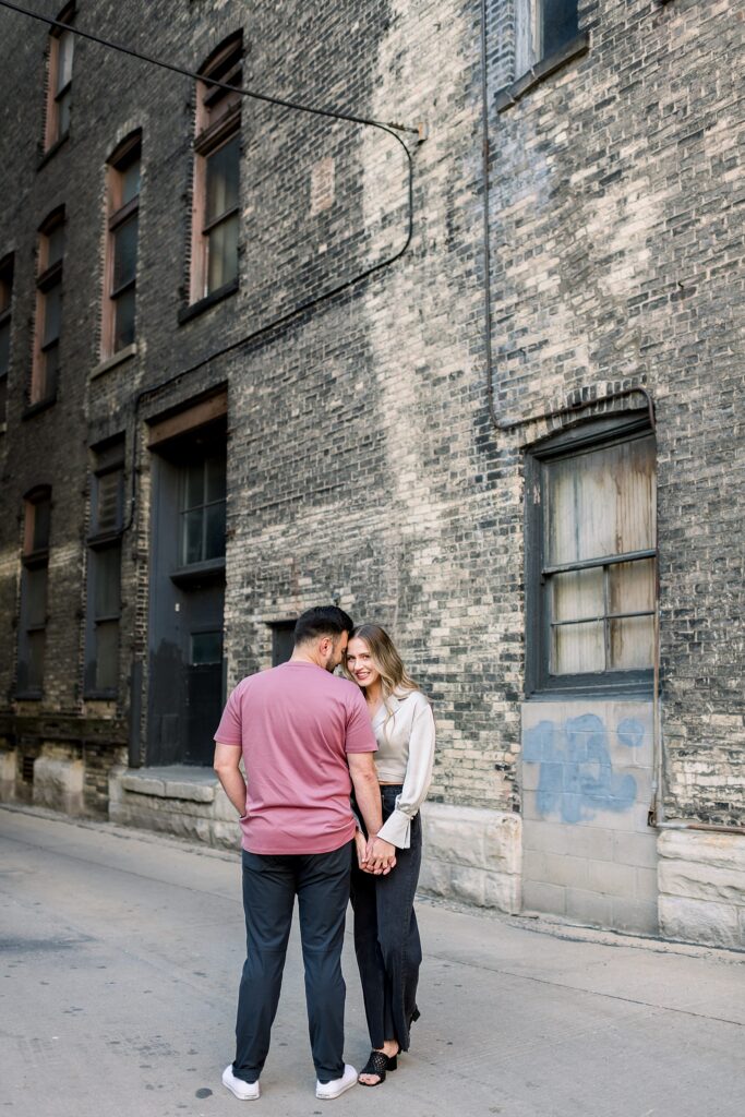 Hailey & Luke – Downtown Milwaukee Engagement Session – Larissa Marie ...