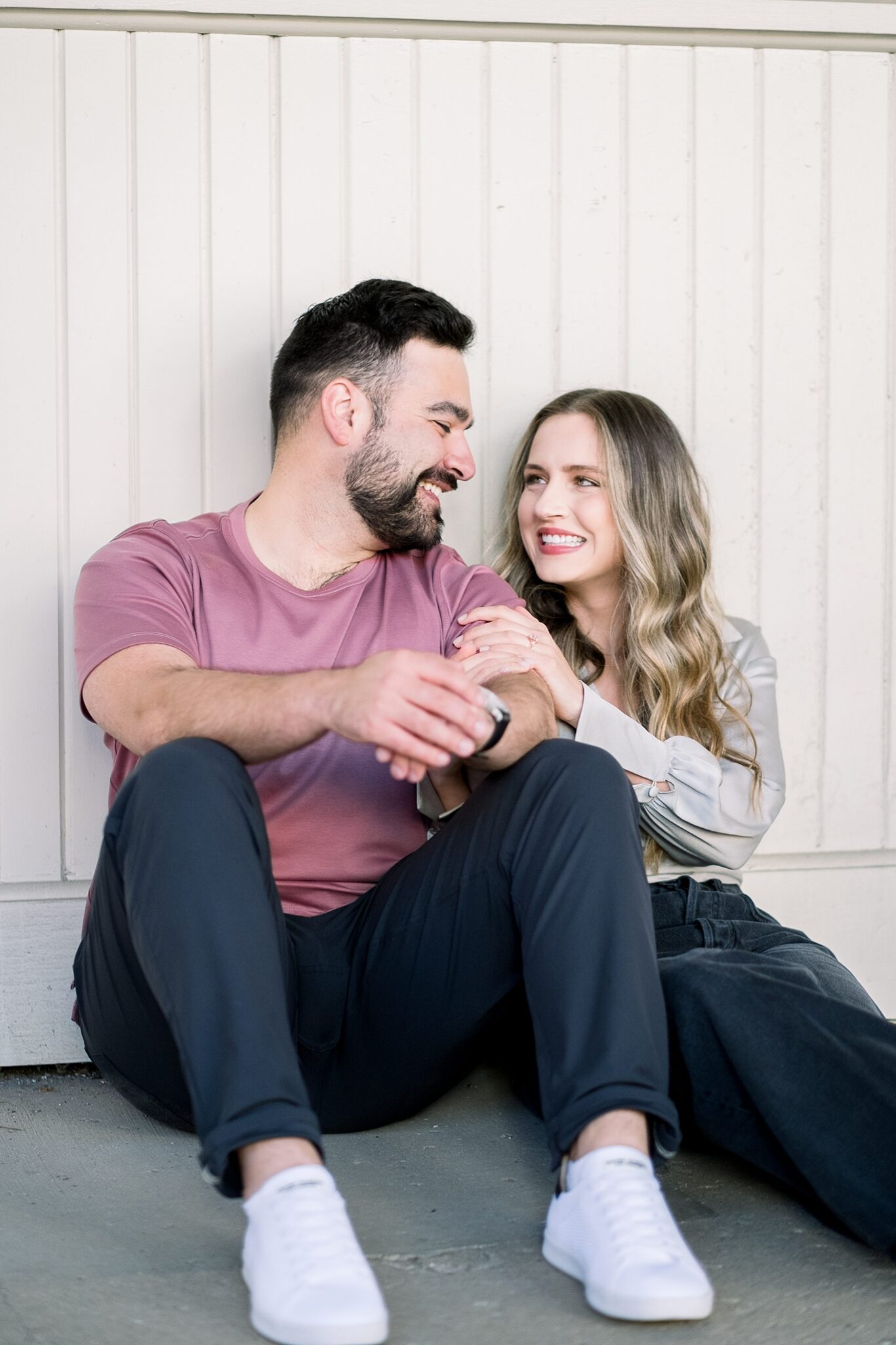 Hailey & Luke – Downtown Milwaukee Engagement Session – Larissa Marie ...