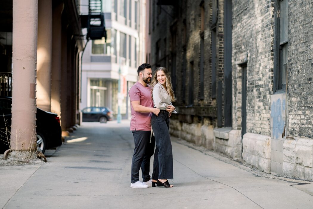 Hailey & Luke – Downtown Milwaukee Engagement Session – Larissa Marie ...