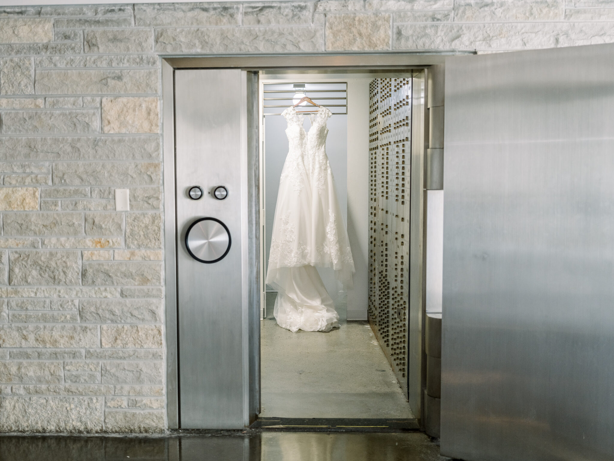 Lauren & Skyler – Twelve29 Wedding Photographers – Larissa Marie ...